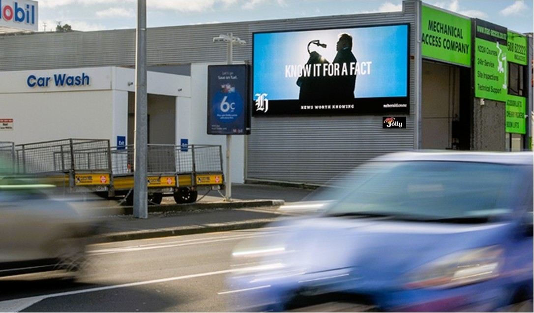 LH-D5 DIGITAL Petone Station Hutt Road Petone Lower Hutt - Jolly Billboards